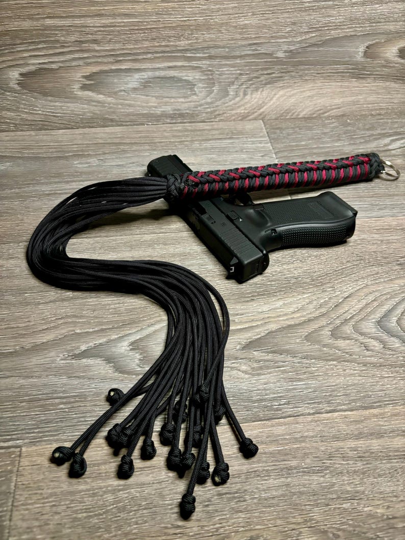 Custom Two Colored Handmade/hand Wrapped 20 Strand Paracord Flogger ...