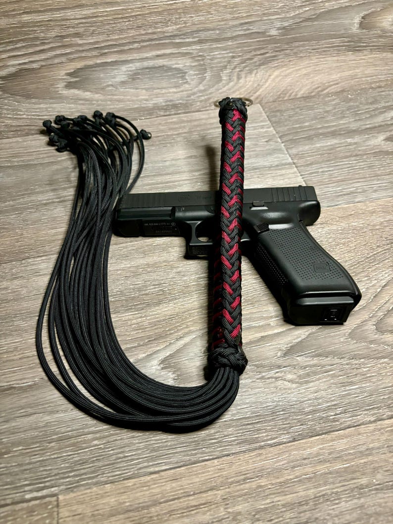 Custom Two Colored Handmade/hand Wrapped 20 Strand Paracord Flogger ...