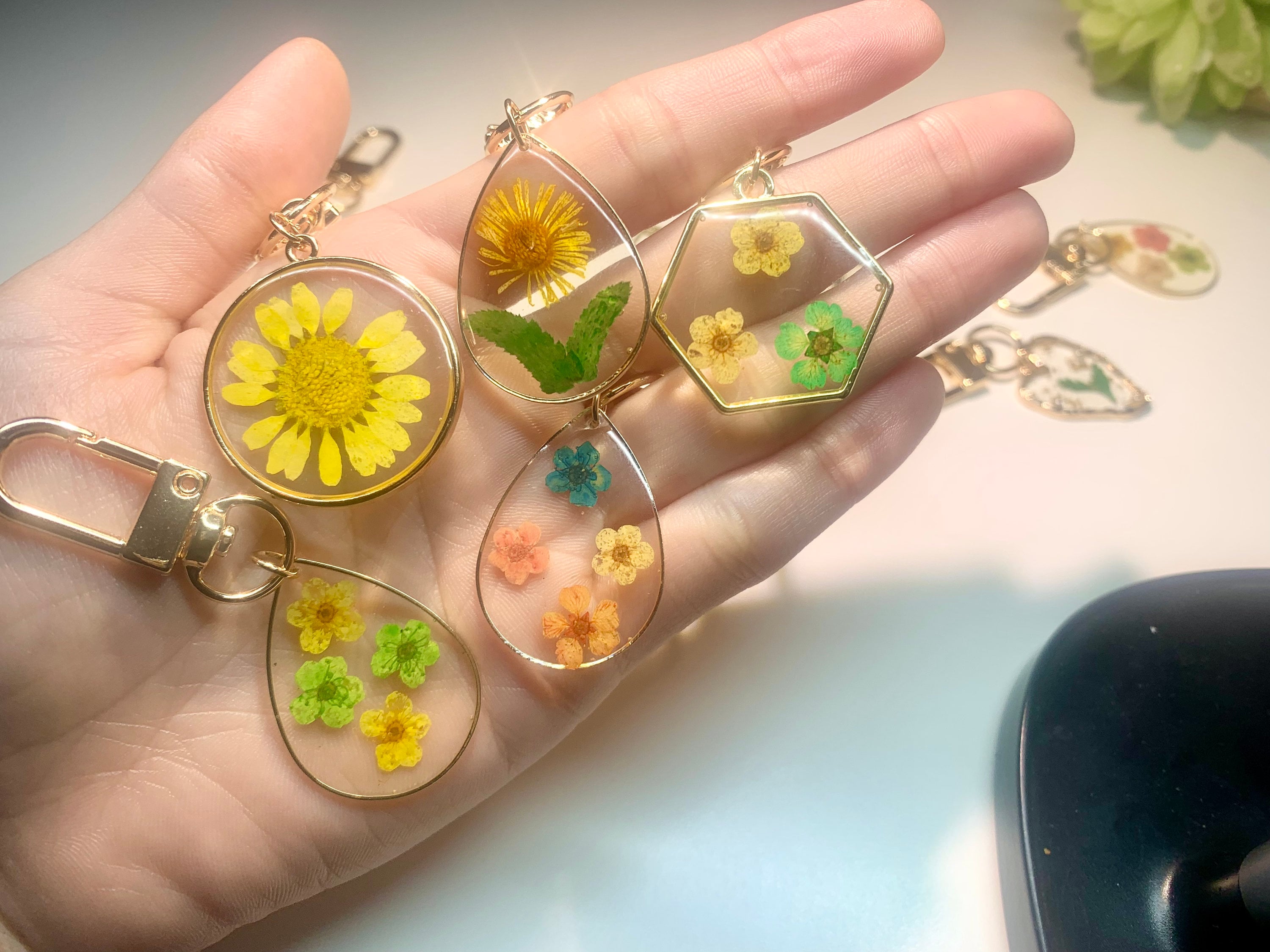 Pressed Flower Keychain | Keychain Charm for Women | Floral Resin ...