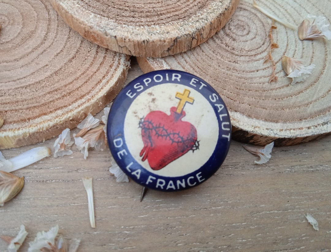 French Brooch Sacred Heart of Jesus - Espoir Et Salut De La France ...