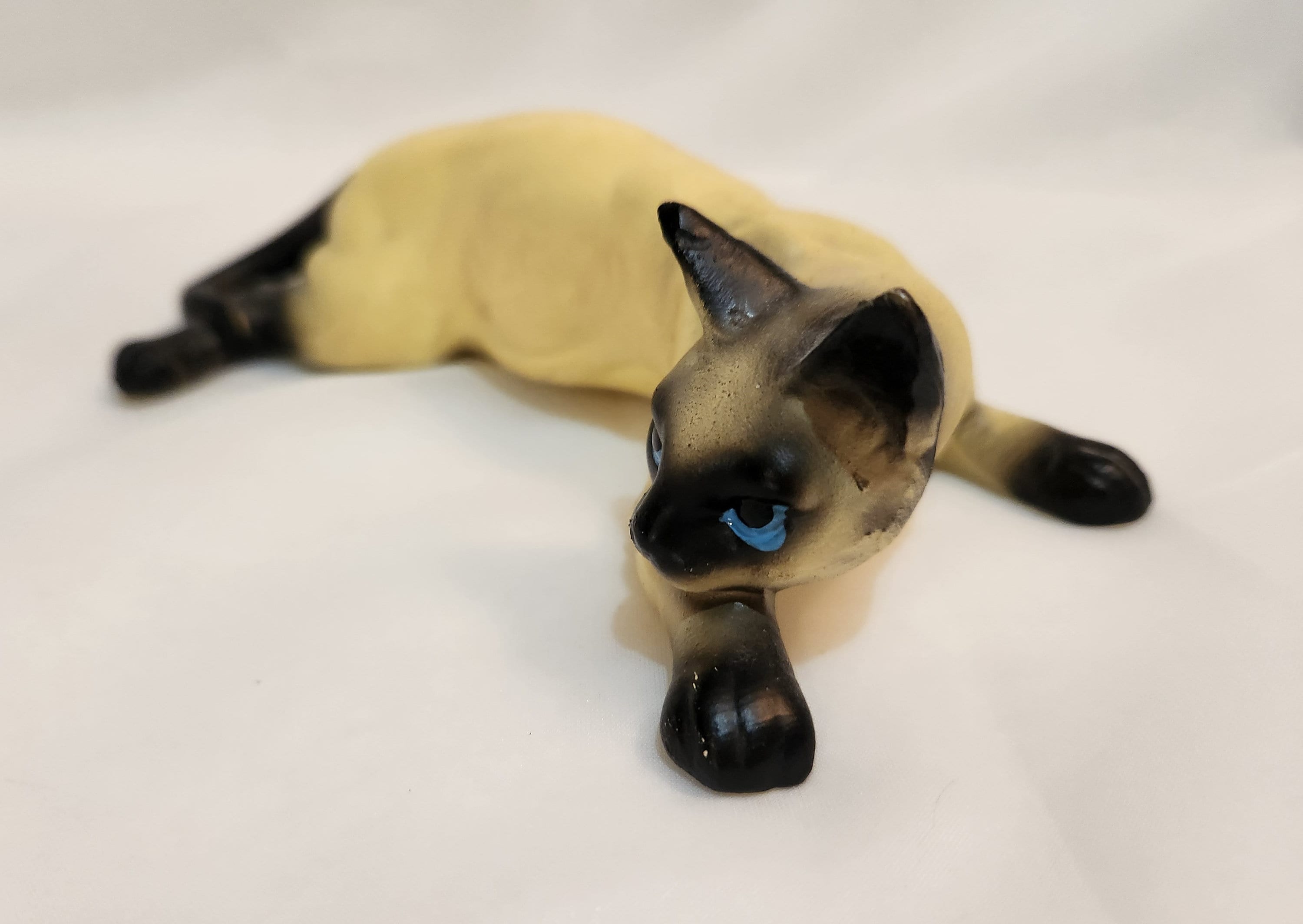 Vintage Lego Japan Siamese Cat Lounging Shelf Sitter Bisque Figurine ...