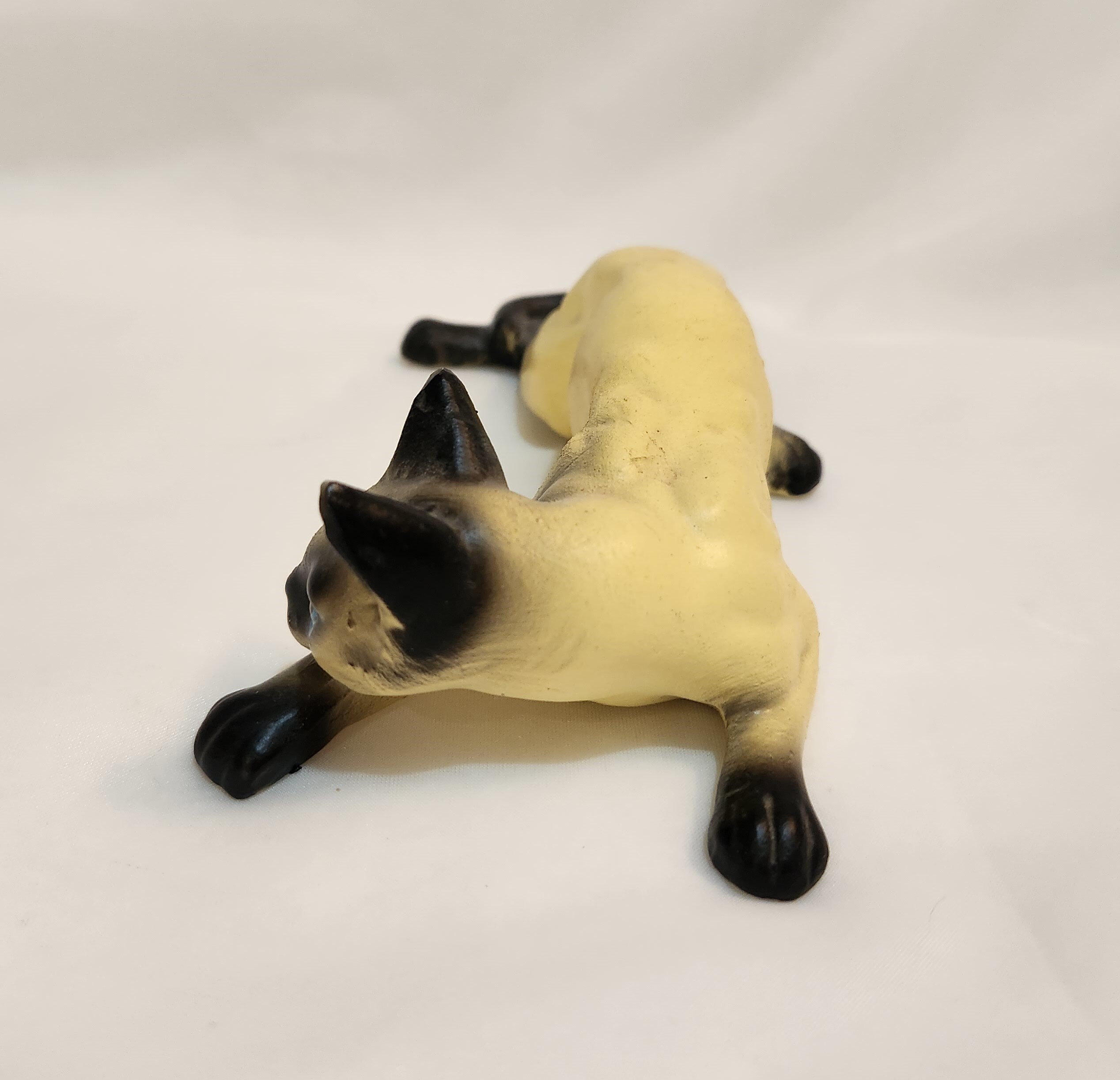 Vintage Lego Japan Siamese Cat Lounging Shelf Sitter Bisque Figurine ...