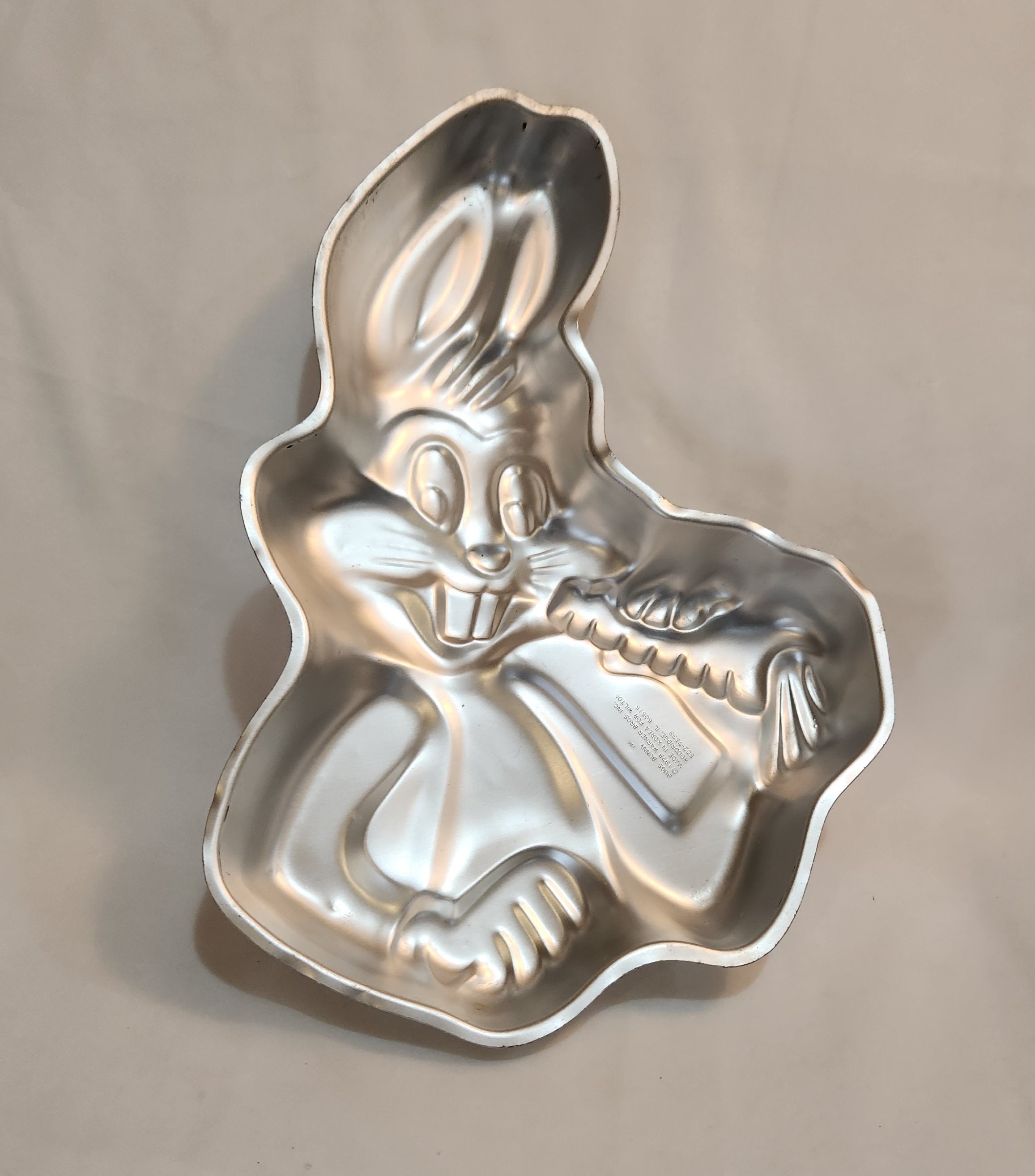 1978 Wilton Bugs Bunny Cake Pan Vintage Bakeware - Etsy
