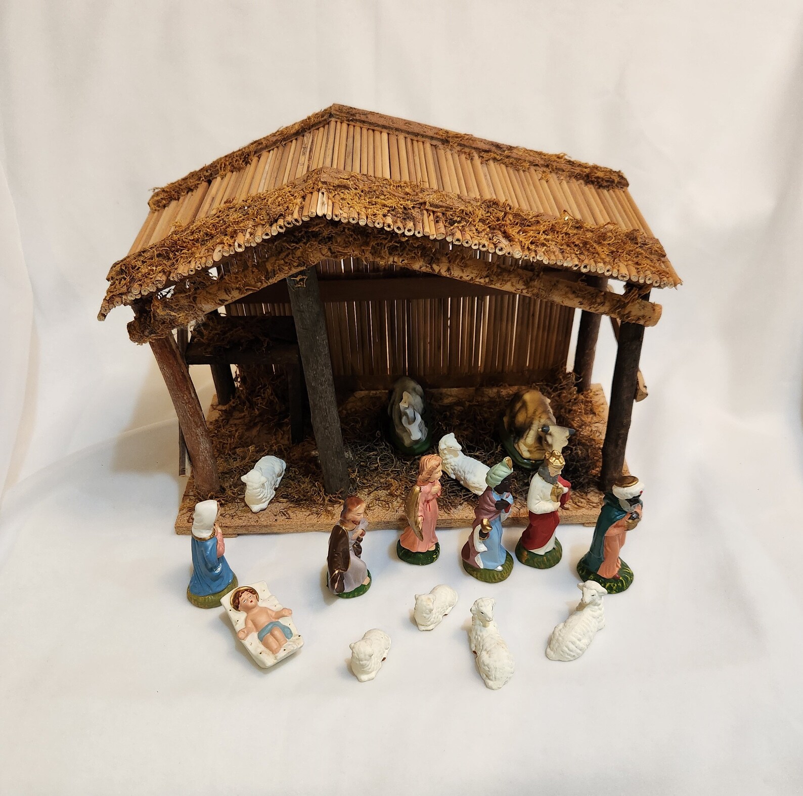 1983 Enesco Nativity Stable and 15 Figurines Hand Painted Japan Vintage ...