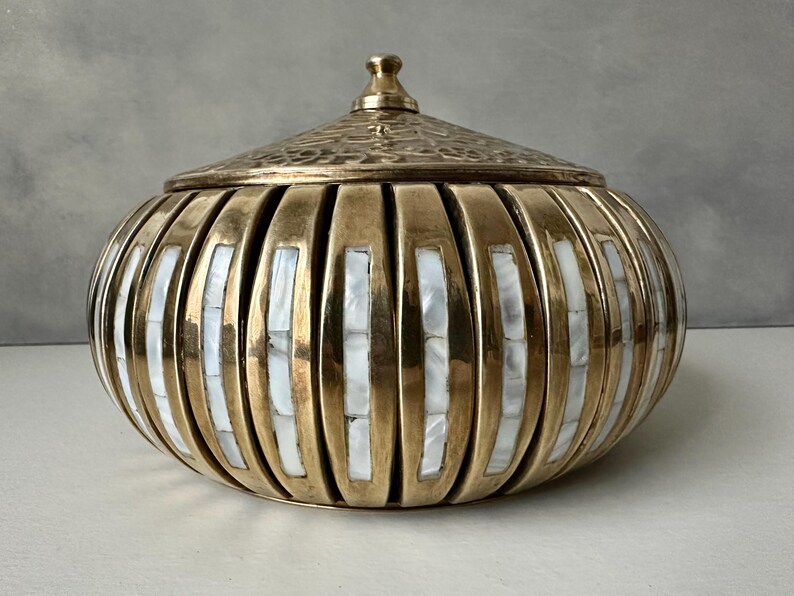 Vintage Brass and Reeded Abalone Lidded Box, Jewelry Box, Trinket Box - Etsy