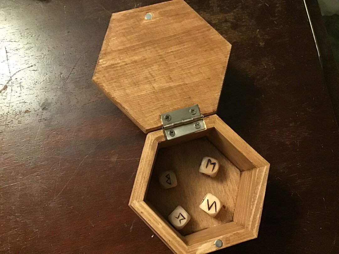 Rune Dice & Box - Etsy