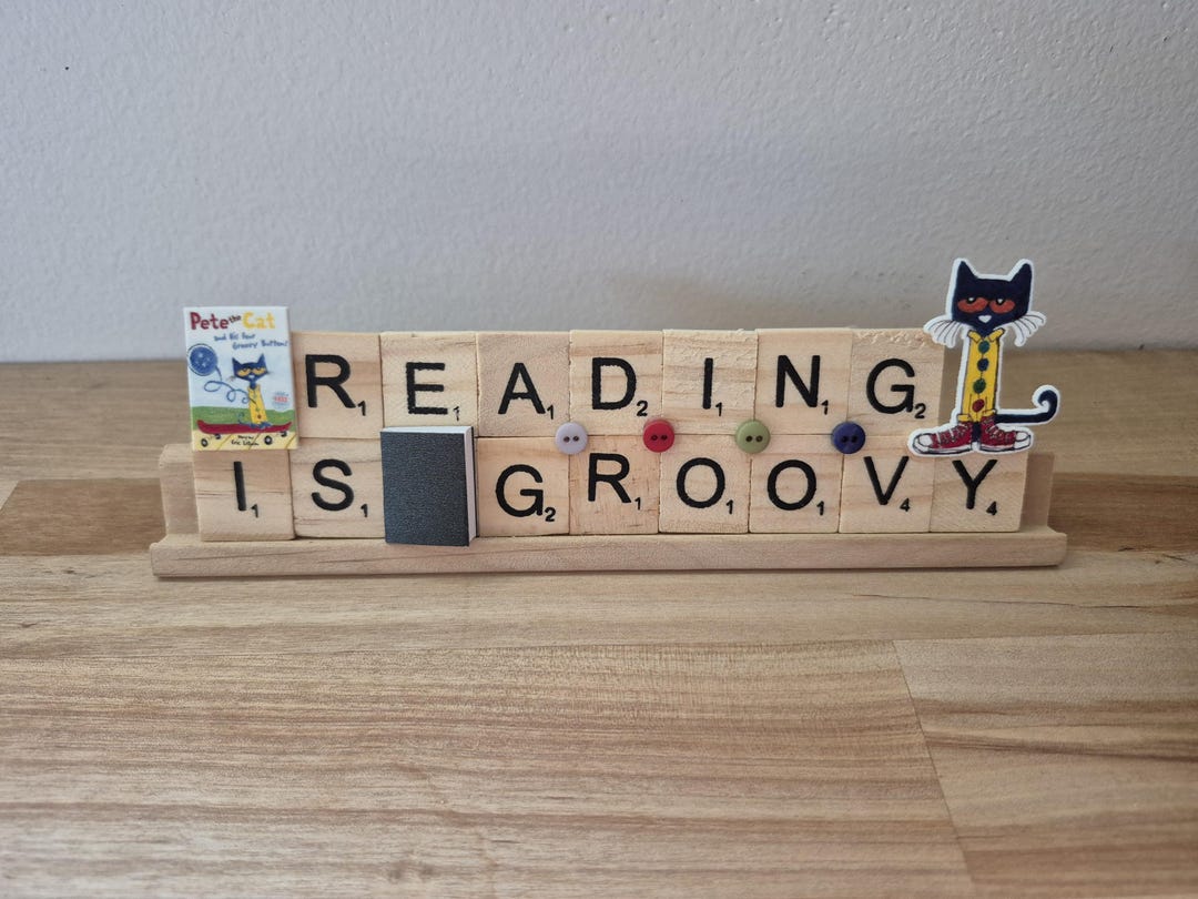 Reading is Groovy Pete the Cat Scrabble Sitter for Desk, Shelf ...
