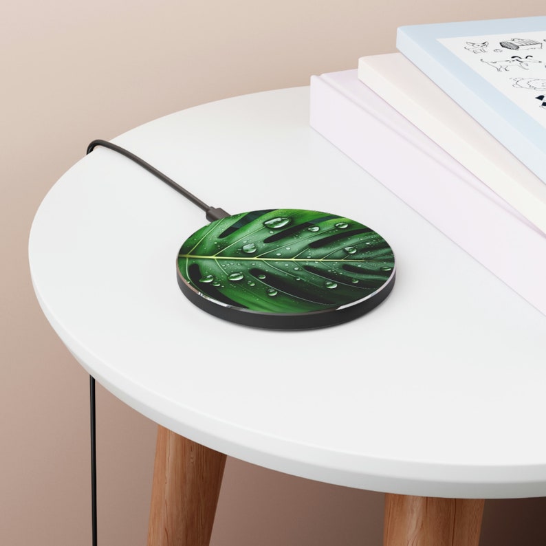 Green Tropical Leaf Wireless Charger Circle Charging Pad for iPhone 13 ...