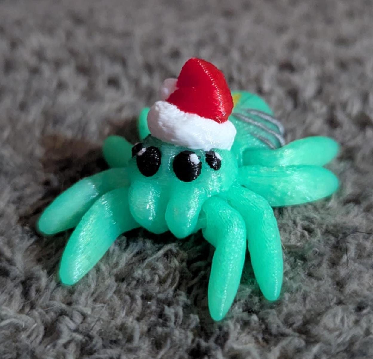 Flexi Santa Spiders / 3D Printed Christmas Spider Figurine / Jumping ...