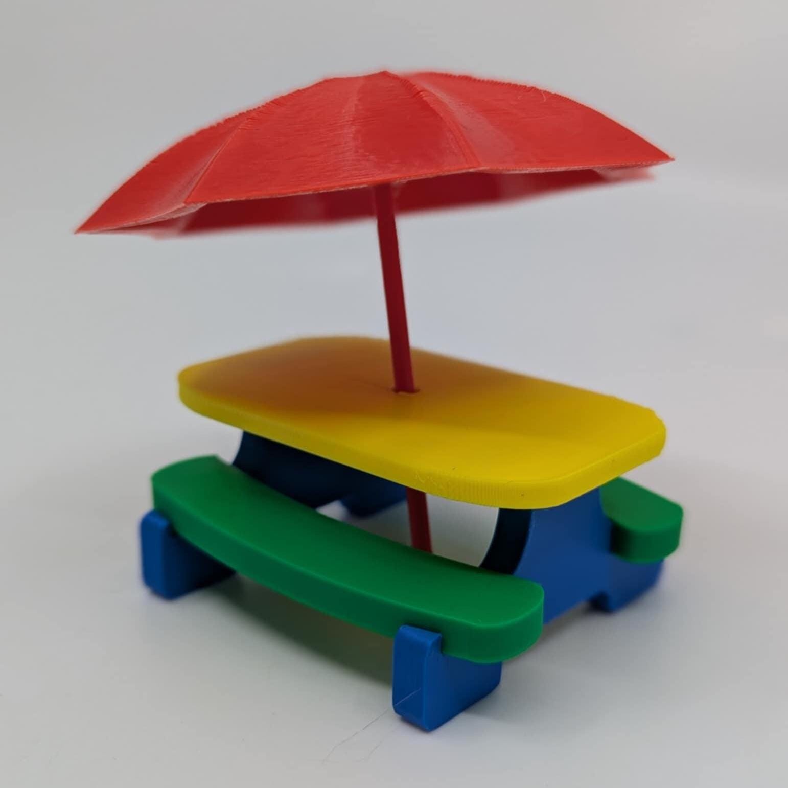 Mini Picnic Table Decor: Reptile Hide, Jumping Spider Enclosure ...