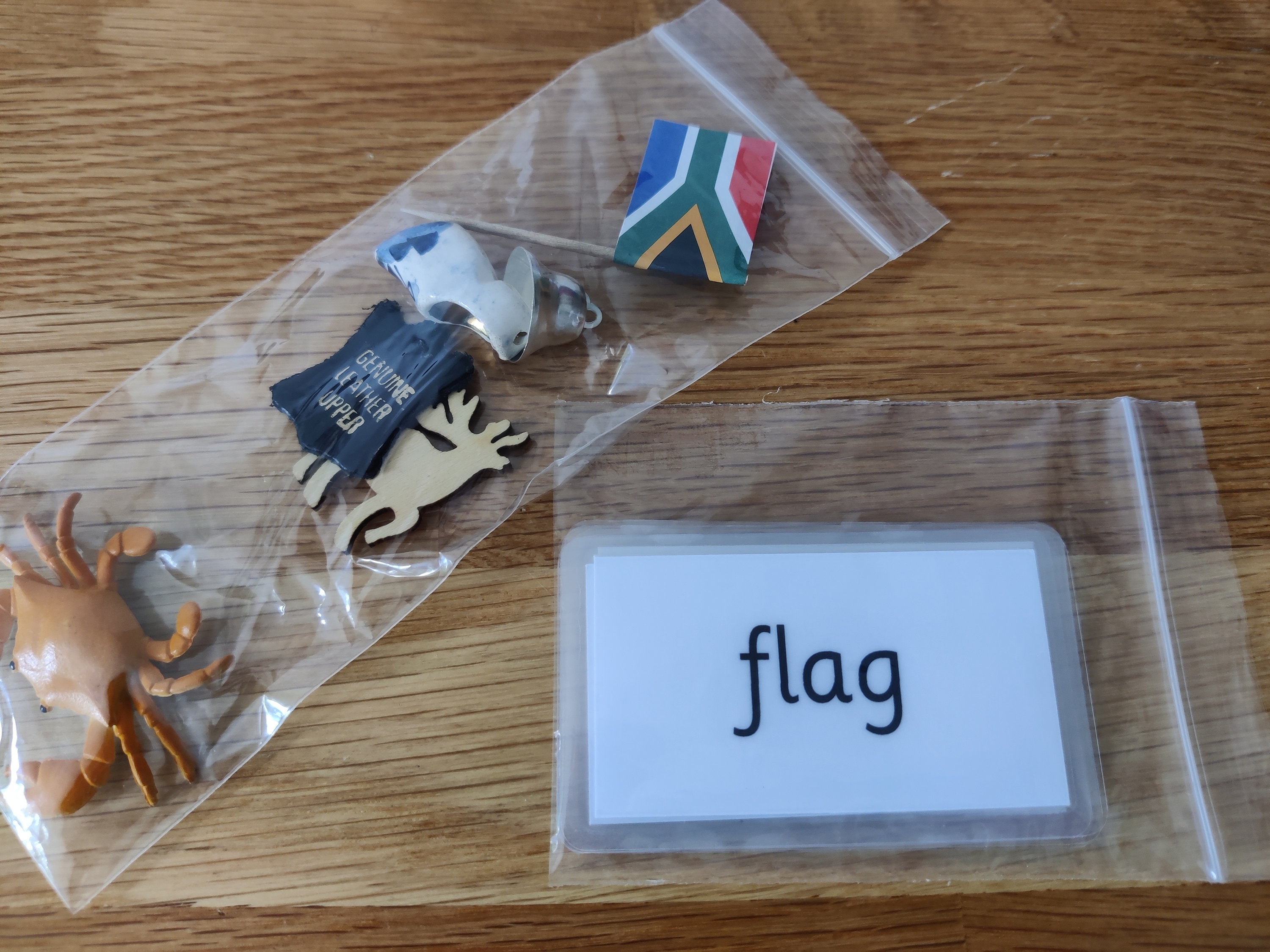 Montessori Blue Objects and Words for Early Readers. Box 1. UK Only ...