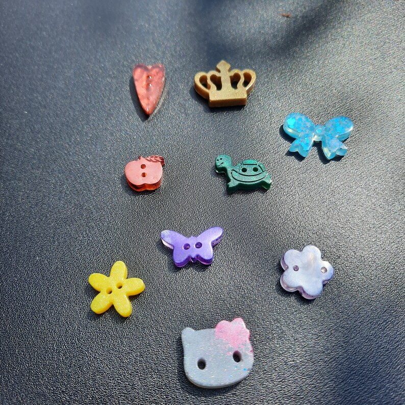 5 Epoxy Buttons Crown - Etsy