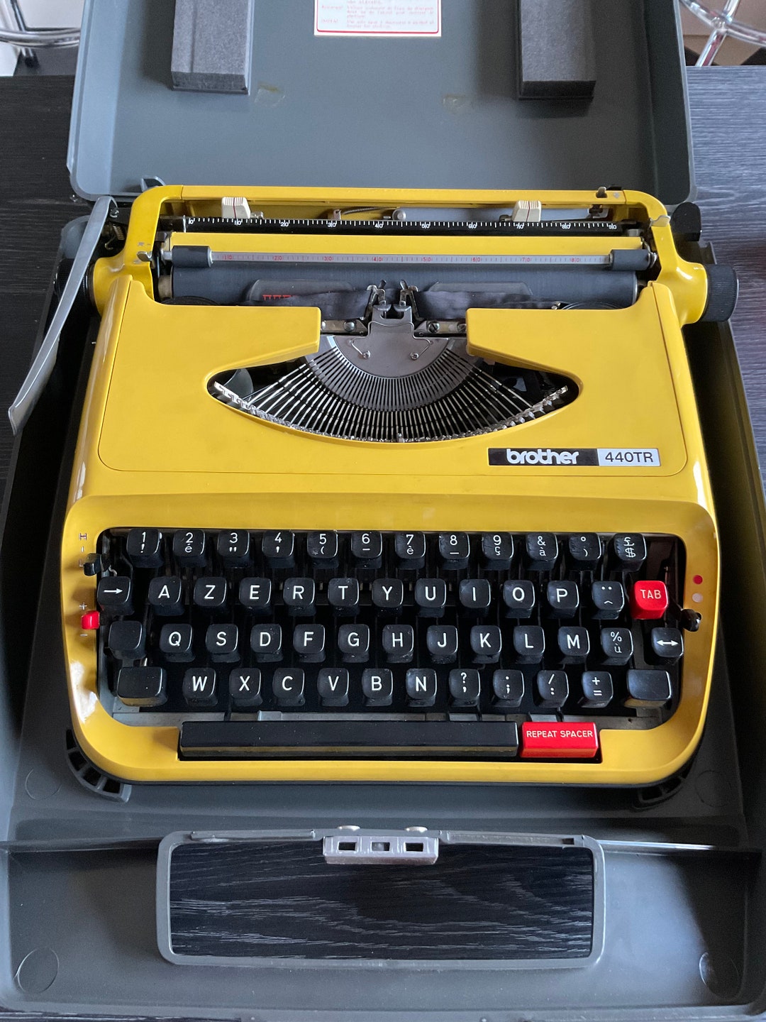 Brother 440 TR Typewriter 1970s Vintage Yellow Type Writer AZERTY - Etsy