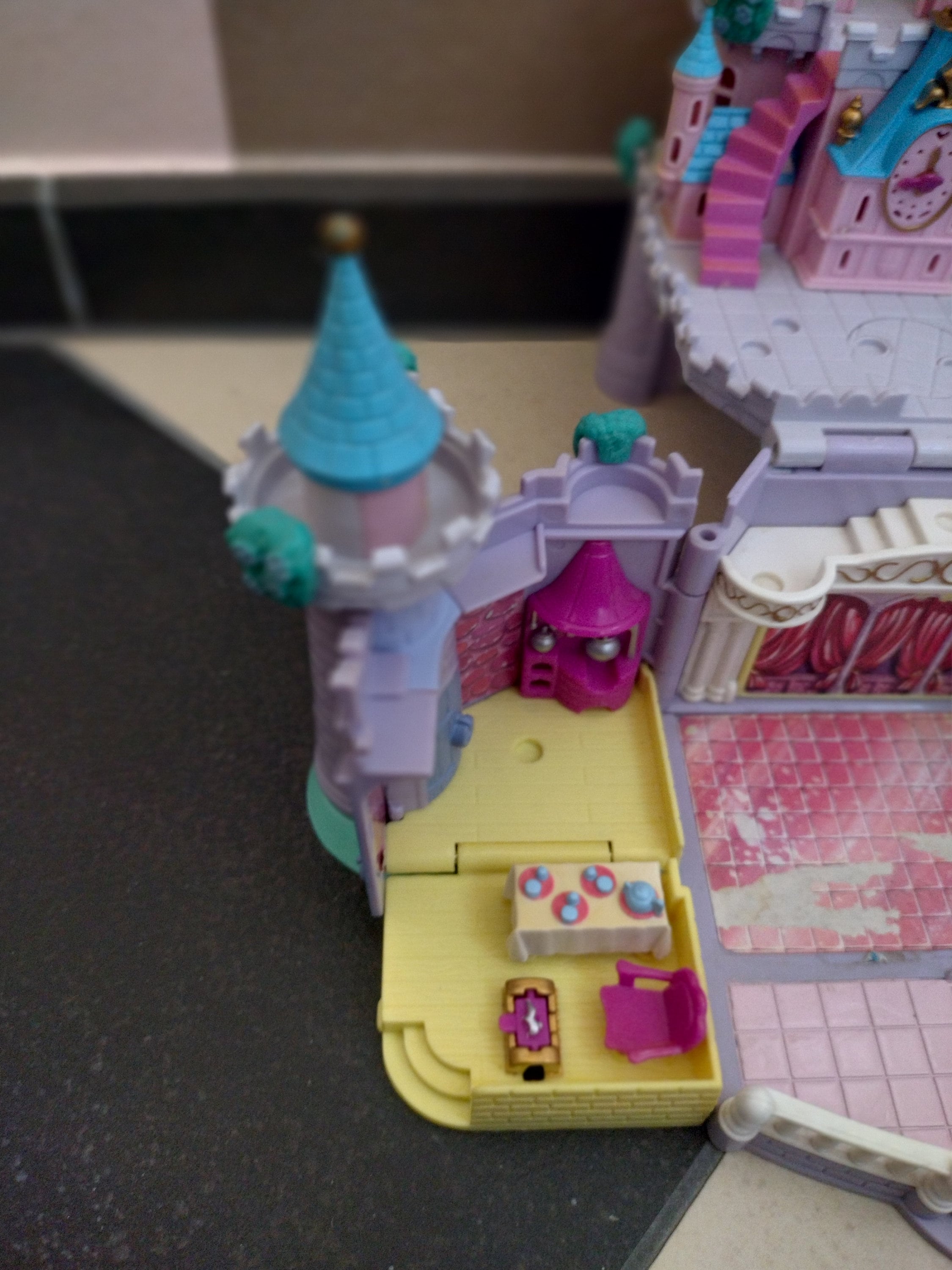 Vintage Walt Disney Polly Pocket Bluebird Cinderella Castle + 5 Figures ...