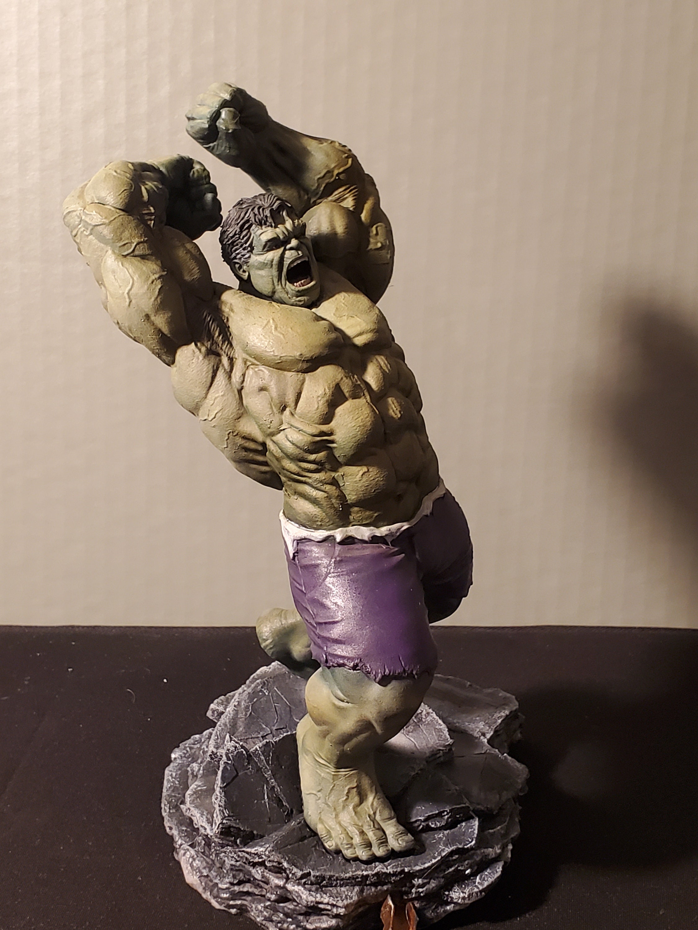 1:10 Scale Incredible Hulk Hand Painted Statue 9 Tall - Etsy