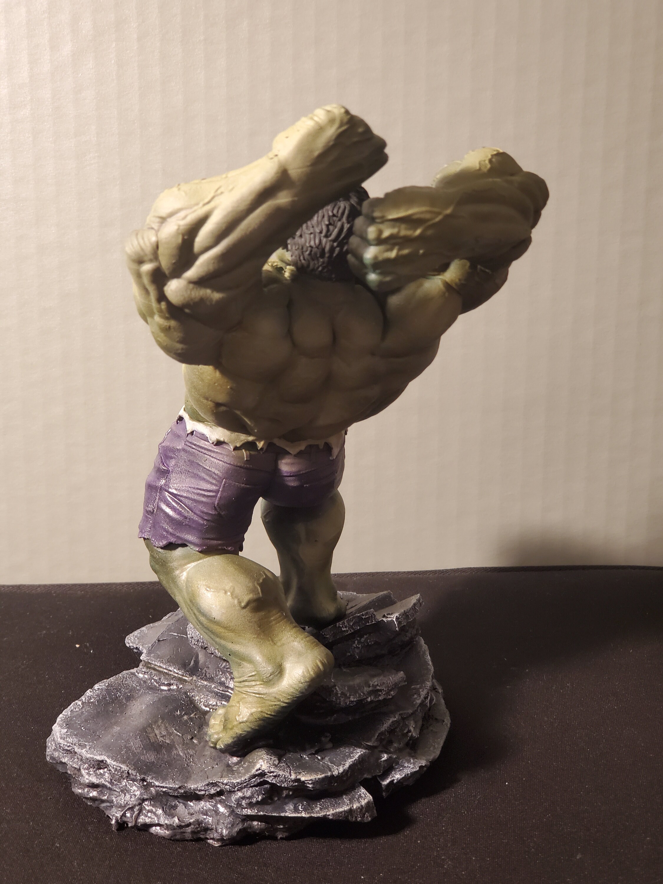 1:10 Scale Incredible Hulk Hand Painted Statue 9 Tall - Etsy