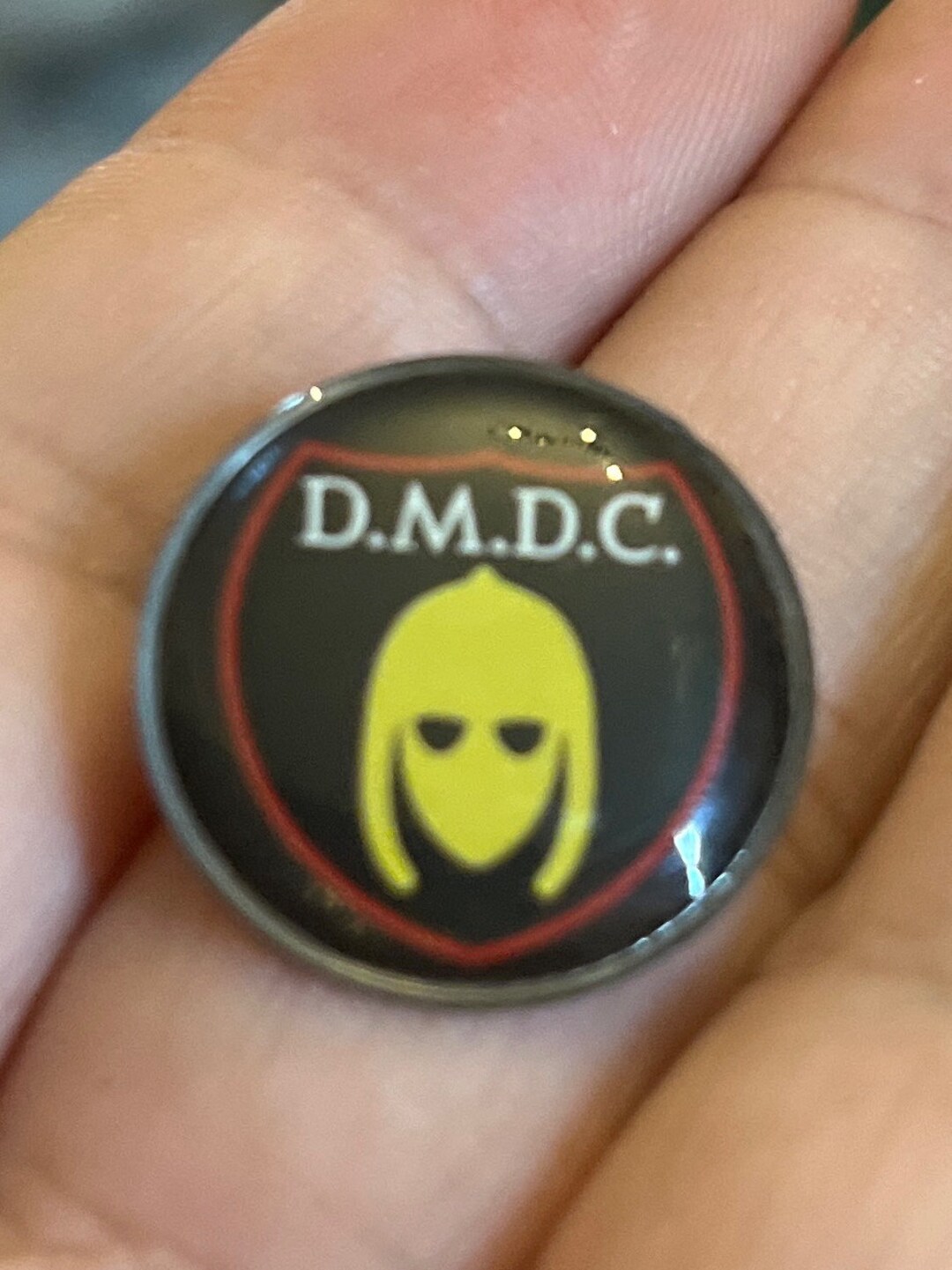 20mm Dmdc Detectorists Metal and Resin Lapel Pin Police Badge Bbc ...