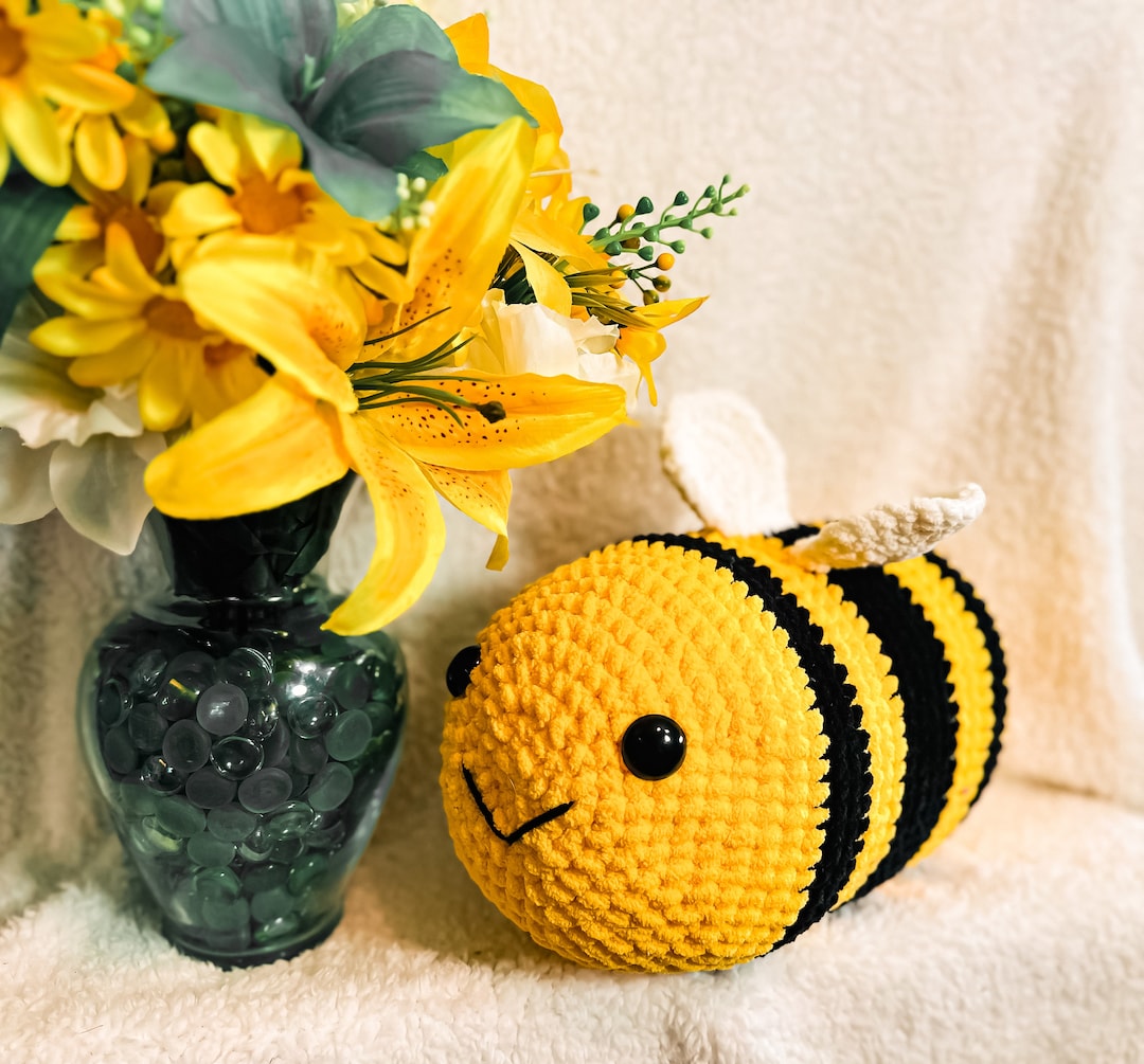 Crochet Bumble Bee, Baby Snuggle Toy, Big Bee Plushie - Etsy