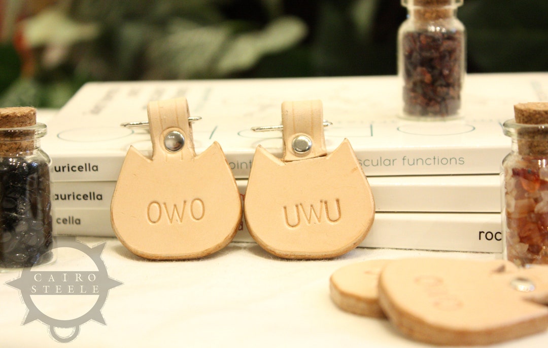 OWO/UWU Double Sided Leather Keychain - Etsy