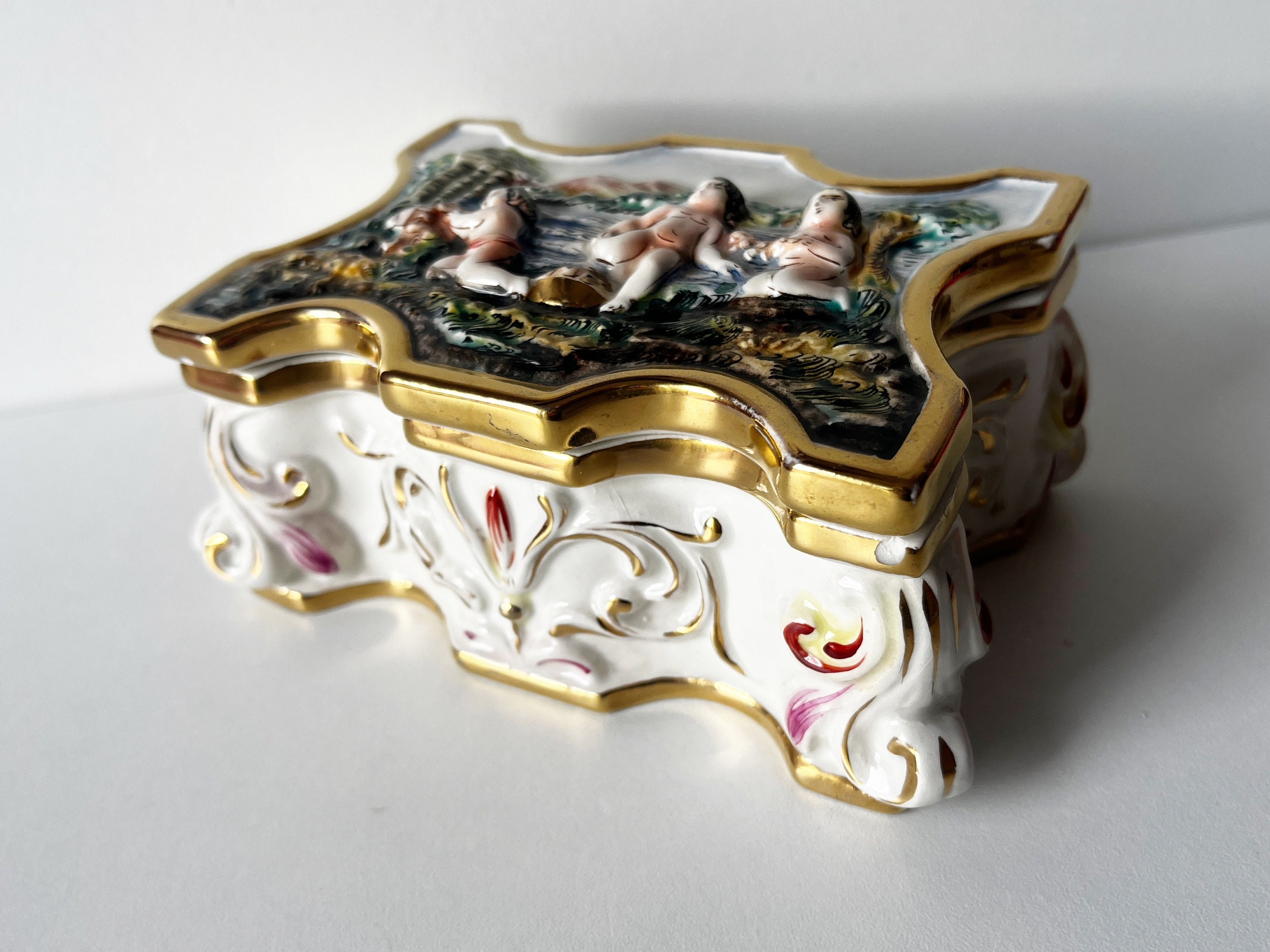 RARE EXCELLENT Italian Porcelain Box With Capodimonte Cherubs, Mid 20th ...