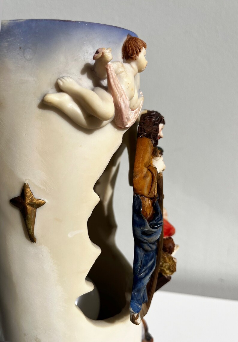 Abajur festivo com o tema "Natal cristão. Sagrada Família." Itália ...