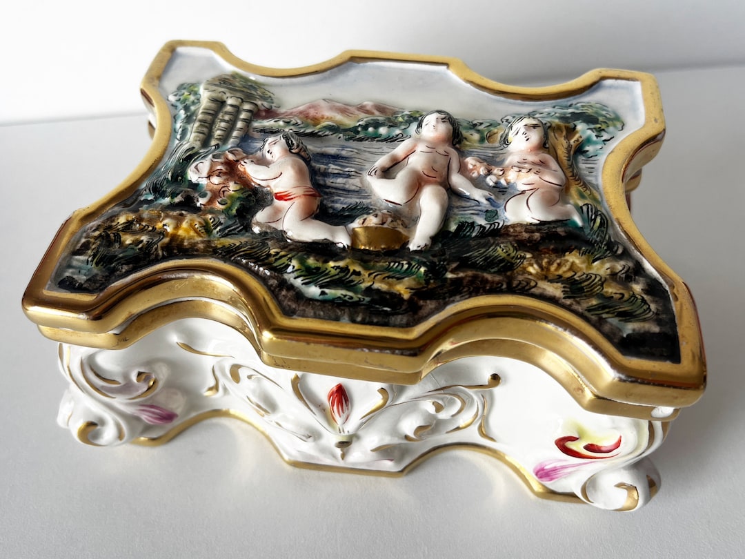 RARE EXCELLENT Italian Porcelain Box With Capodimonte Cherubs, Mid 20th ...