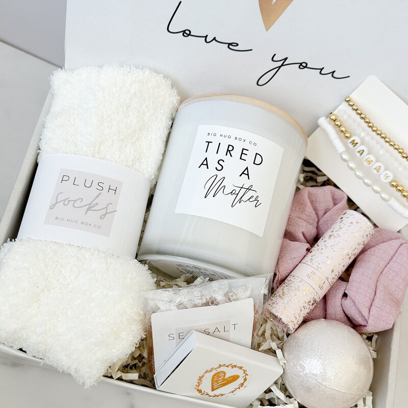 Gifts for New Mom - 60+ Gift Ideas for 2024