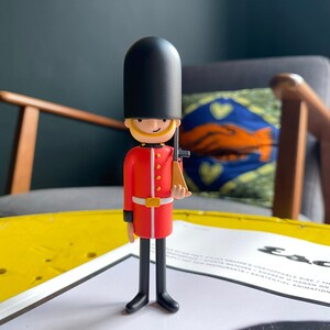 The Guard - Collectable London Art Toy I Souvenir Collectible Design ...