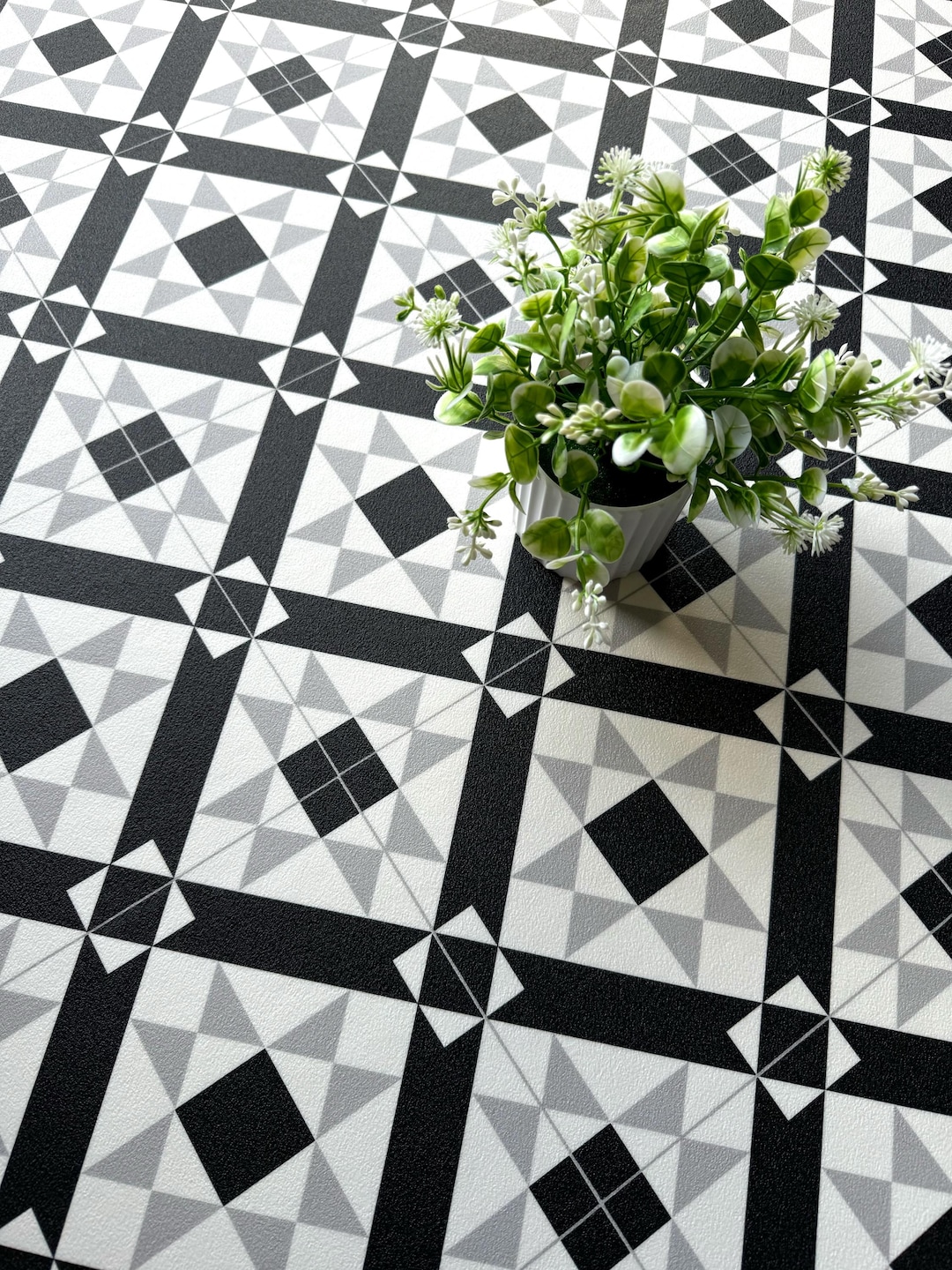 Black and White Sheet Vinyl Flooring in Victorian Tile Effect Pattern ...