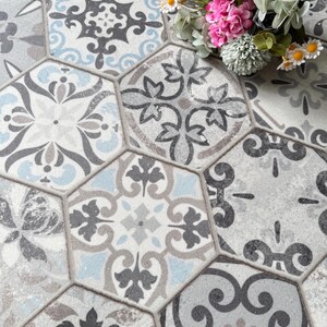 Hexagon Tile Effect Sheet Vinyl Flooring in Antique Shabby Chic Pattern for Bathroom and Kitchen ...