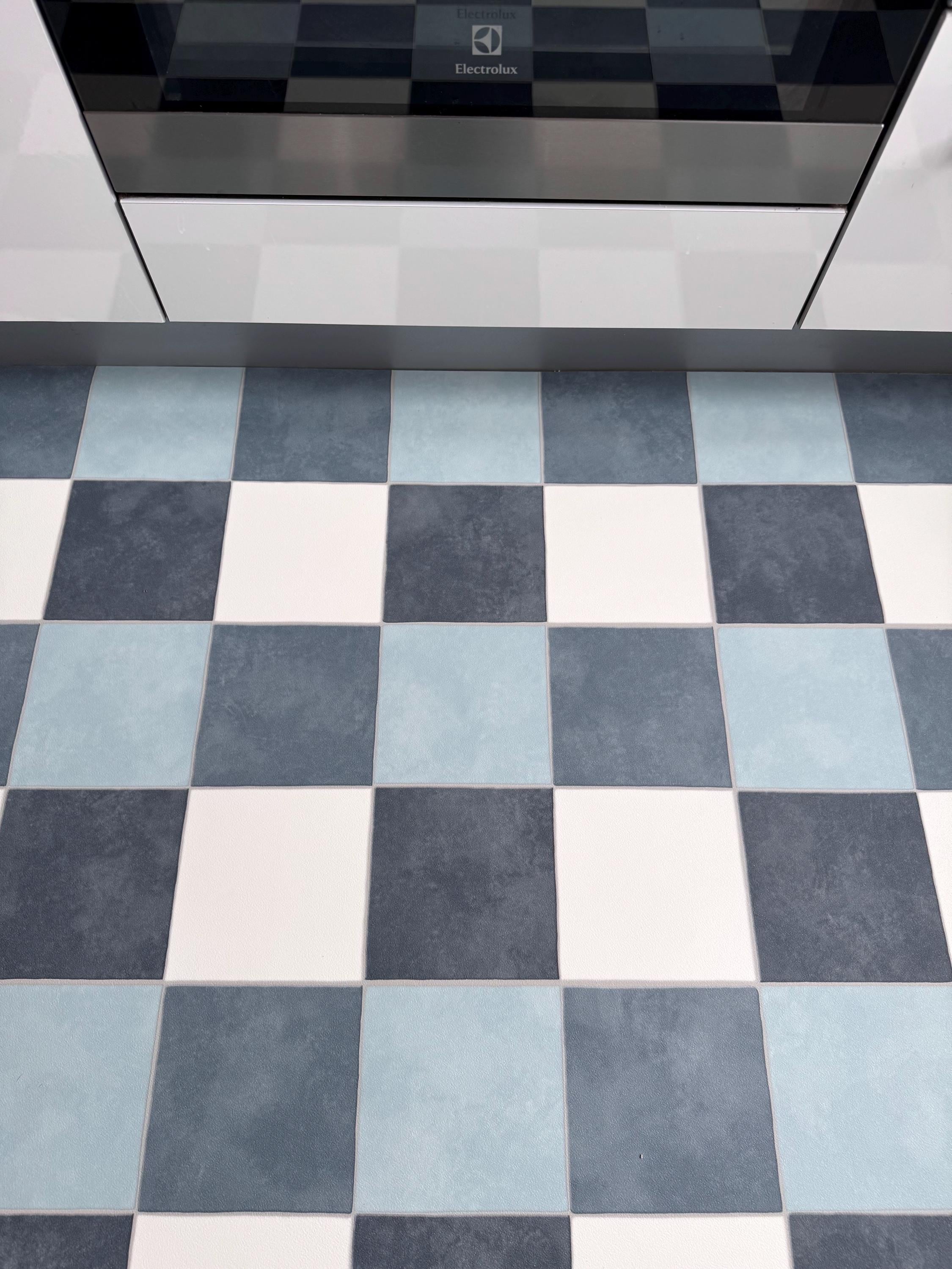 Blue and White Checkerboard Sheet Vinyl Flooring, Cushioned Tile Effect ...
