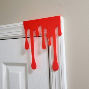 Blood Dripping Door Corner Topper, Spooky Halloween Shelf Decor, Gothic ...
