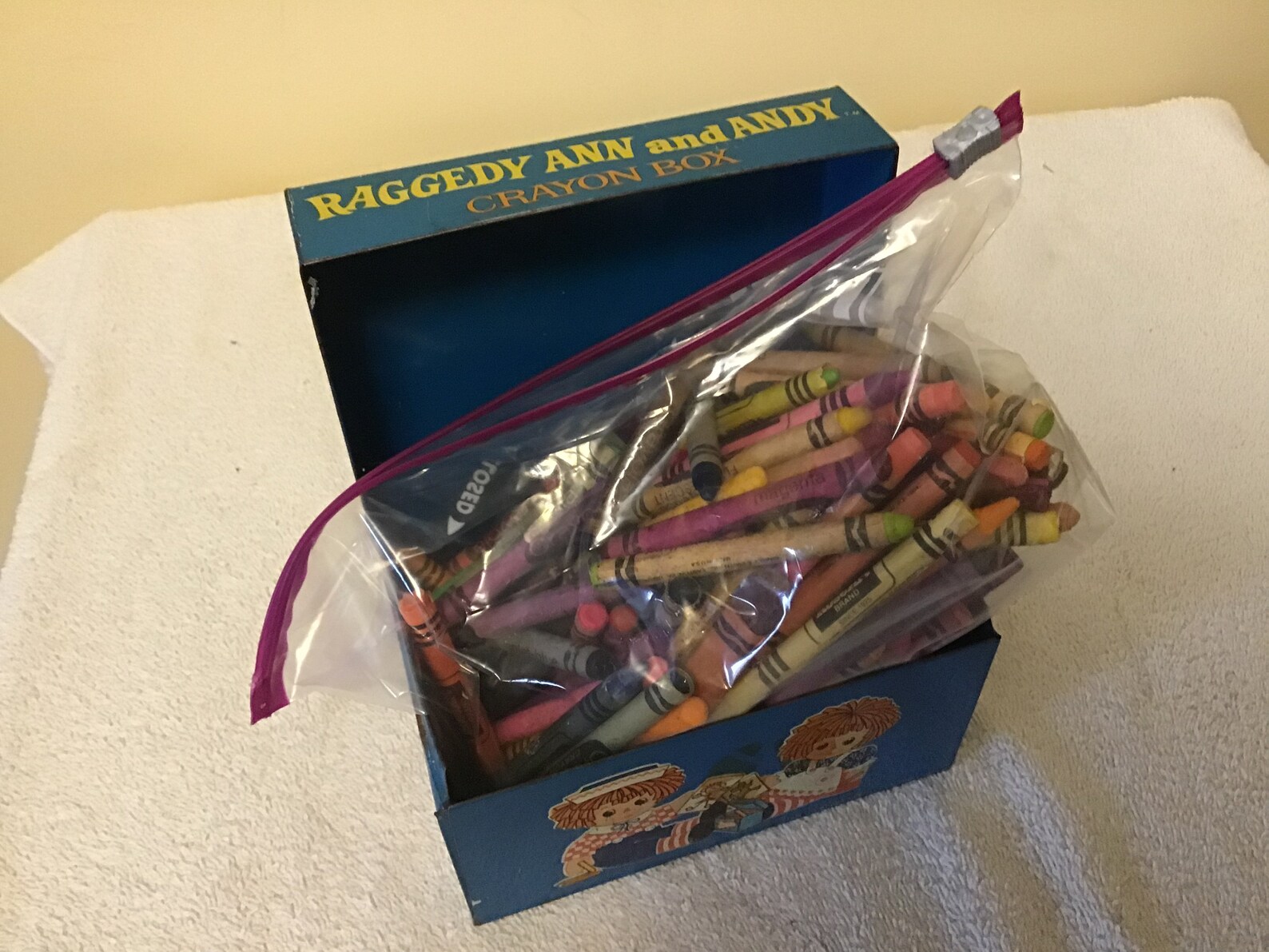 Vintage Raggedy Ann and Andy Metal Crayon Box With Crayons - Etsy