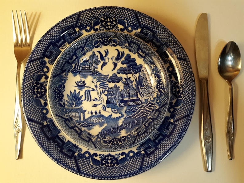 Vintage Japan Blue Willow Pattern Plates - Etsy