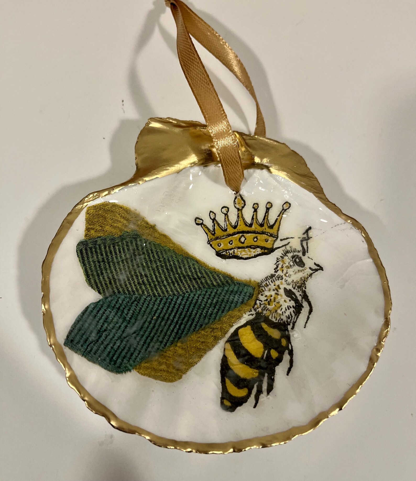 Large Scallop Shell Queen Bee Decoupage Seashell Ornament - Etsy
