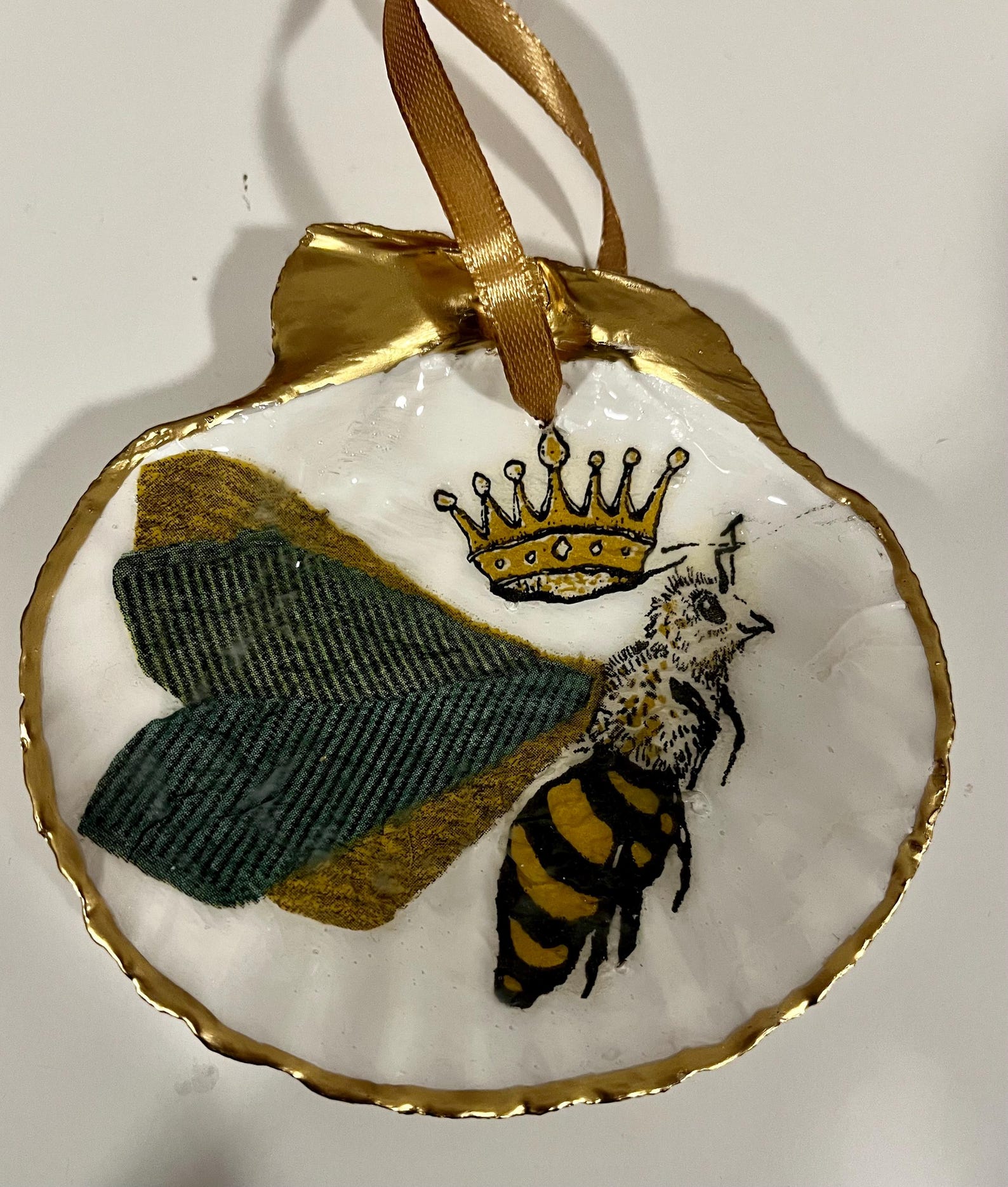 Large Scallop Shell Queen Bee Decoupage Seashell Ornament - Etsy