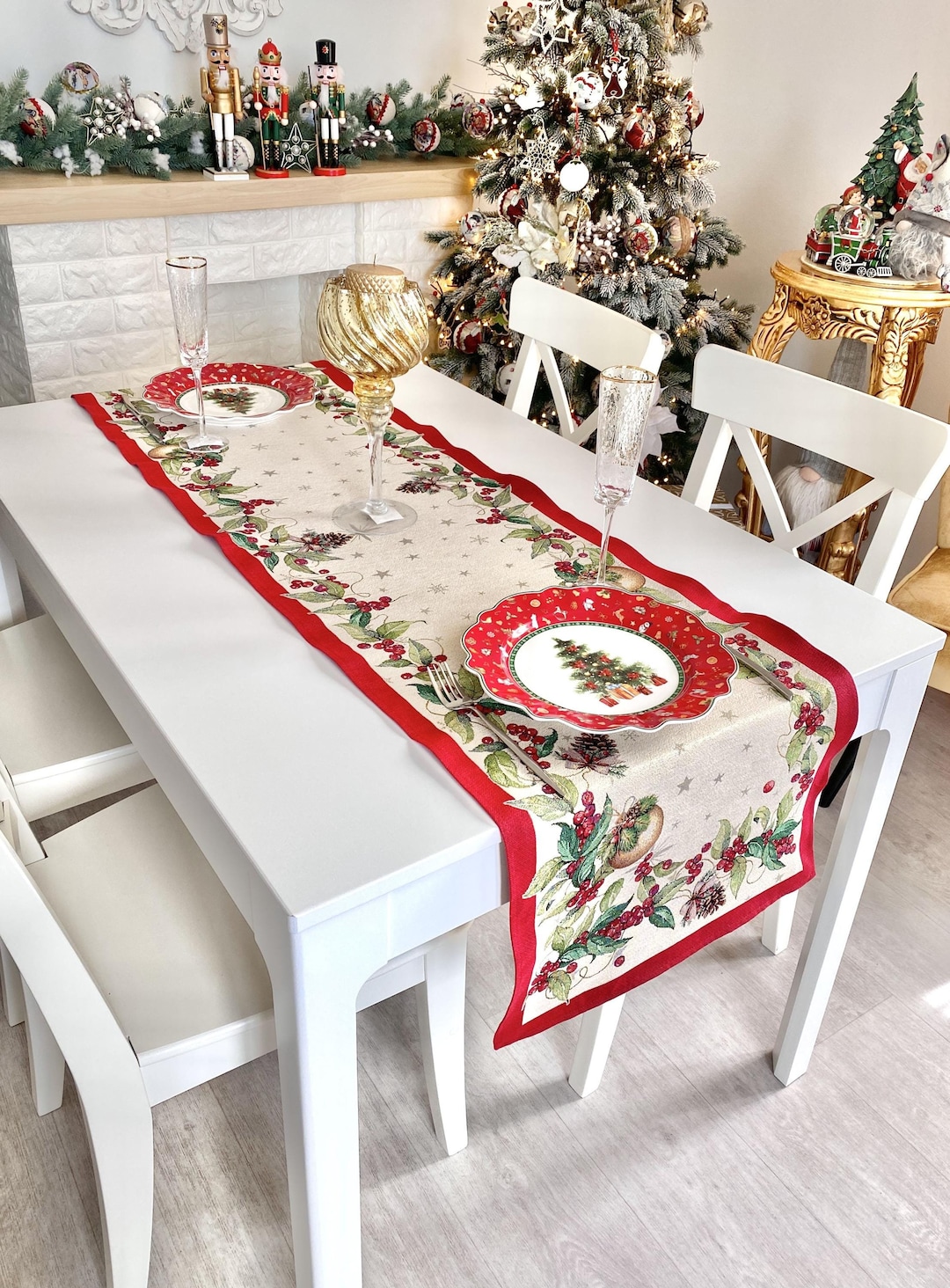 Luxurious Christmas Table Runner With Elegant Xmas Ornament Festive ...