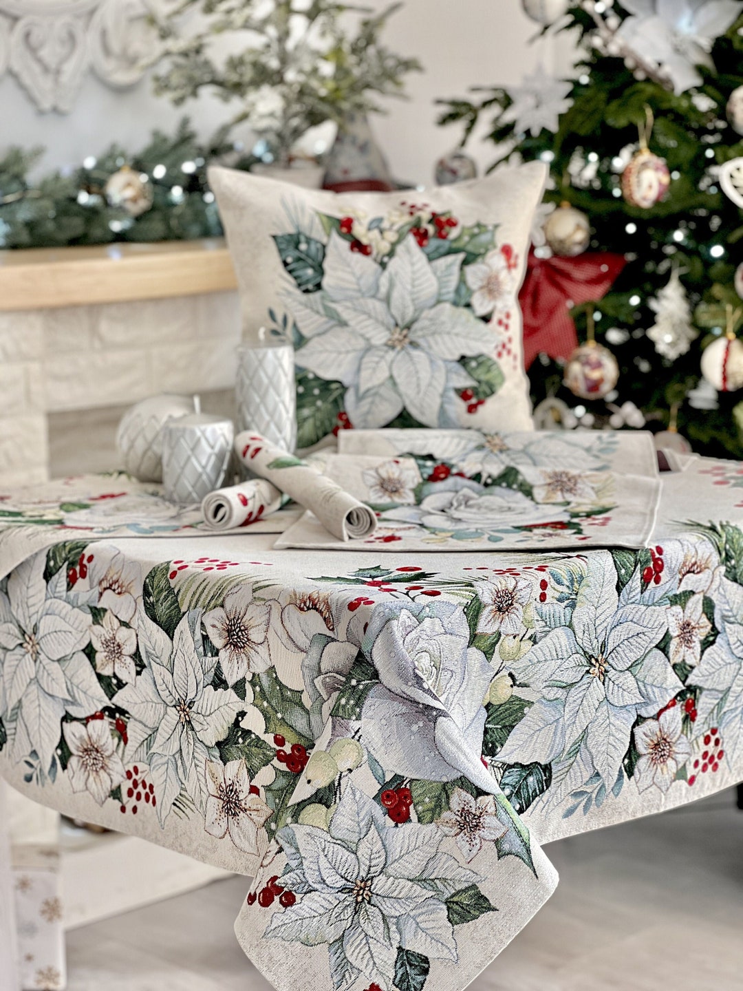 Winter Holiday Table Cloth With Christmas Flowers. Christmas Table ...