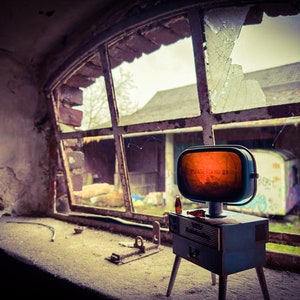 Fallout Radiation King TV With Flickering Lighting and Sound Extra ...