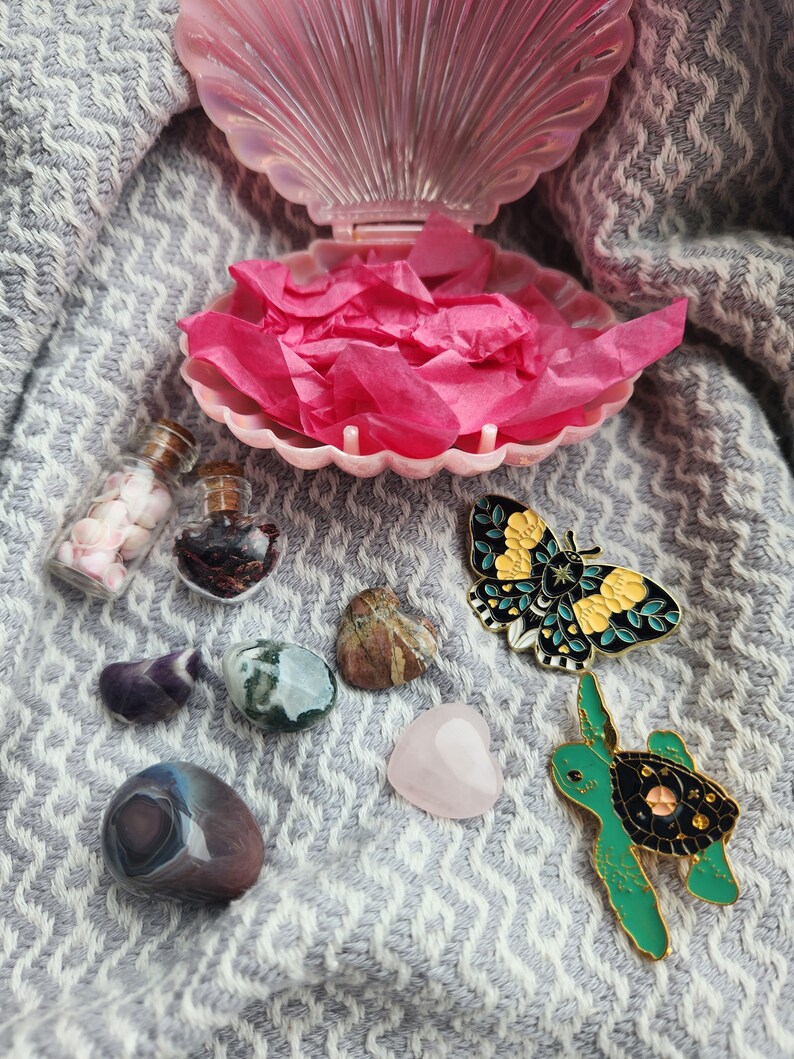 Aphrodite Mini Altar Set - Etsy