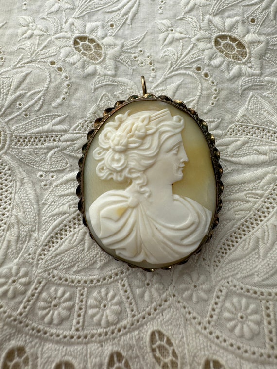Authentic Vintage Shell Cameo - Circa 1930s - Handmad… - Gem
