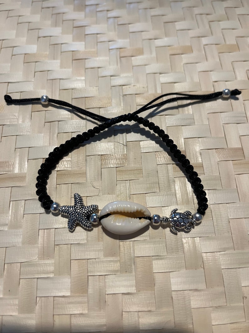 Polynesian, Māori, Hawaiian, Micronesian Charm Bracelet With Seashell ...