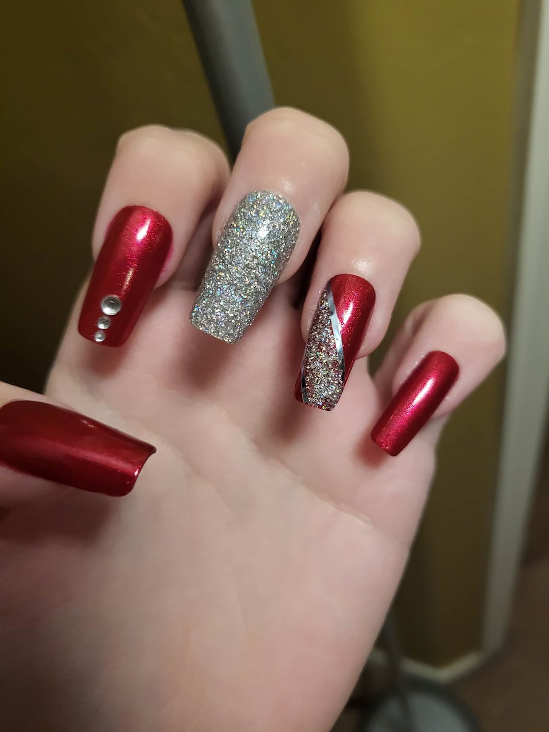 Classic and Chic Red Press-on Nails for Any Occasion Beautiful Red and ...