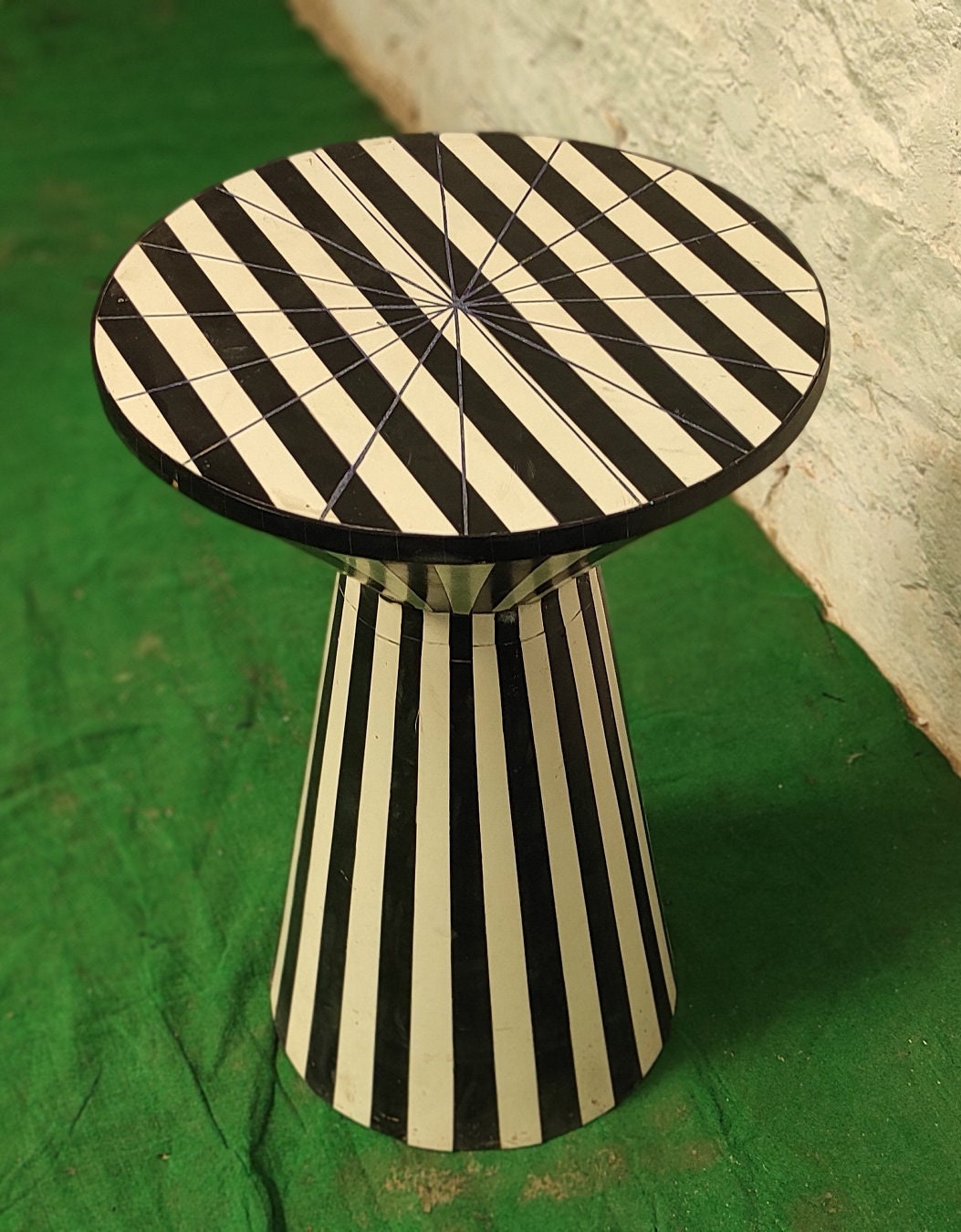 Handmade Resin Inlay Round Side Table Handmade Resin Inlay Wooden ...