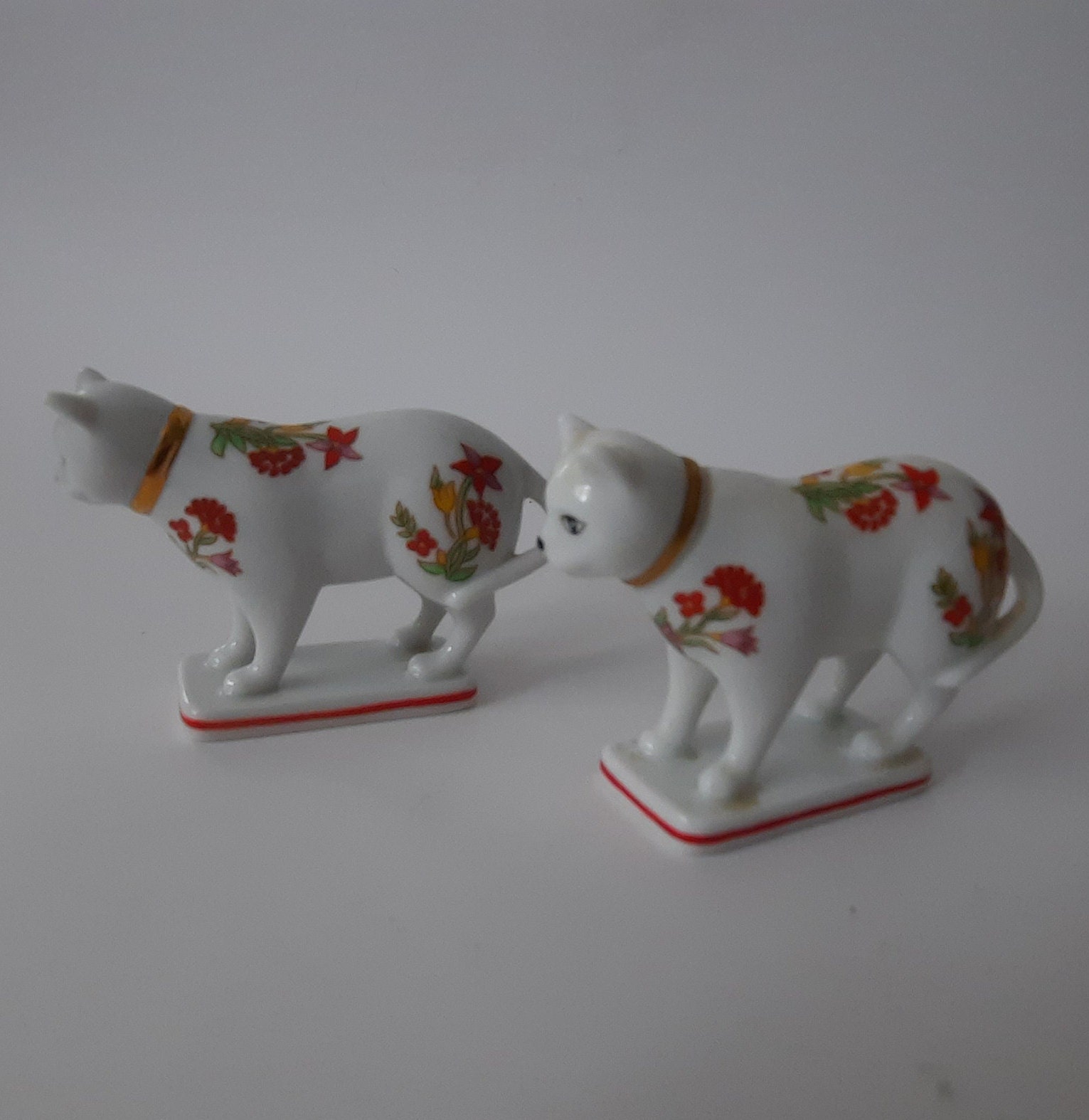 Vintage the Franklin Mint Cats Figurine White Red Floral Design - Etsy
