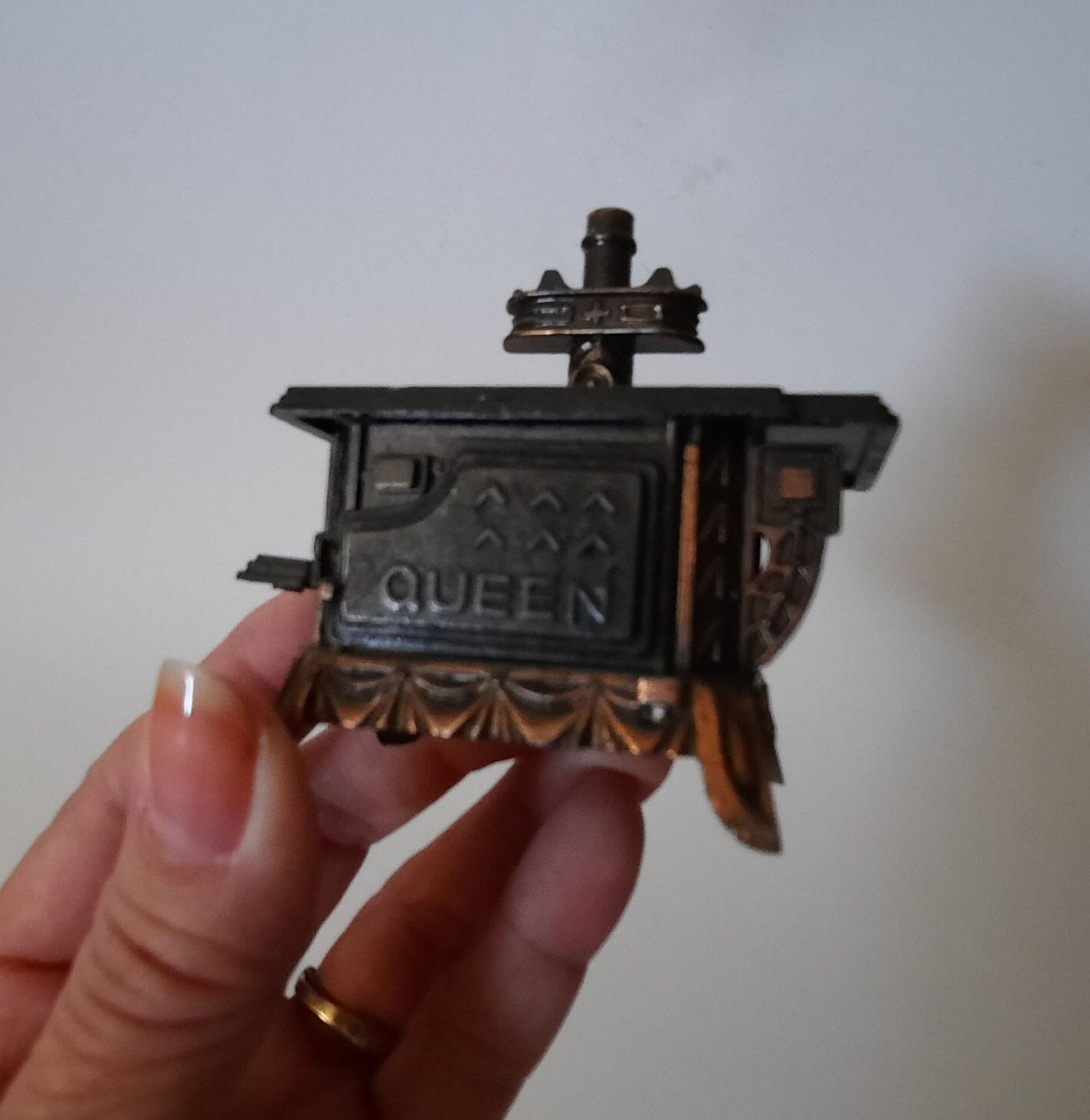 Vintage Cast Iron Queen Mini Stove Pencil Sharpener - Etsy