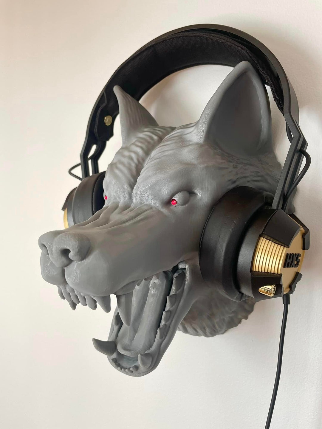 Lone Wolf Wall Companion: 3D Printed Wolf Head Wall Mount With ...