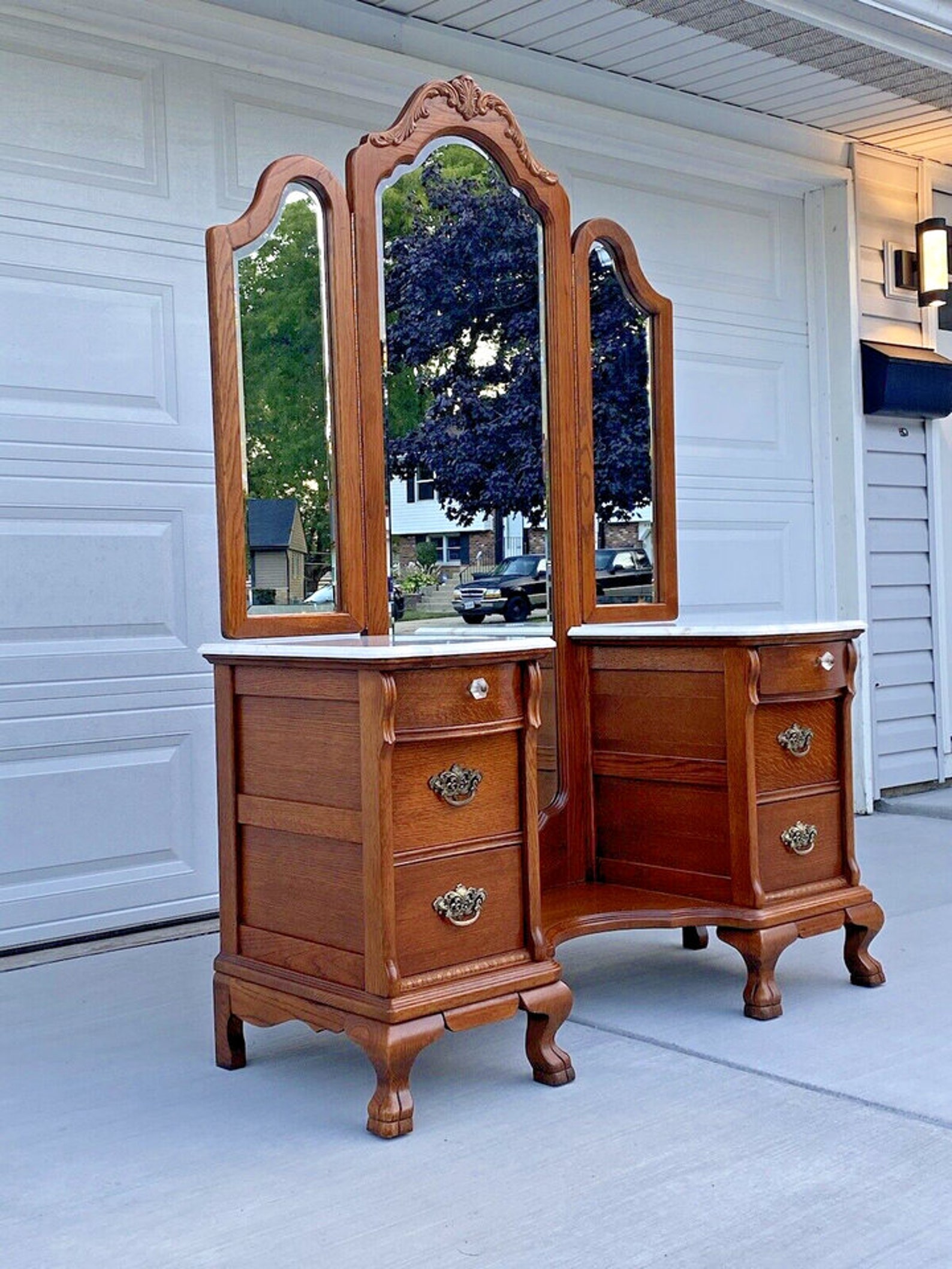 Lexington Furniture Victorian Sampler Collection Vanity and Three View ...