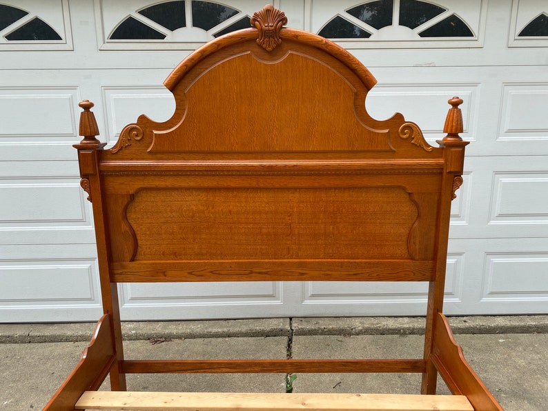 Lexington Furniture Victorian Sampler Collection Mansion Queen Size Bed ...