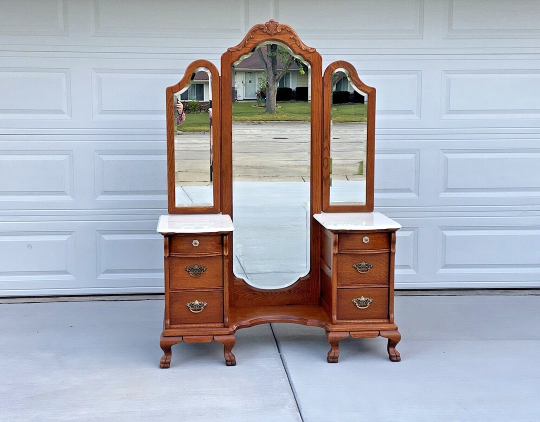 Lexington Furniture Victorian Sampler Collection Vanity and Three View ...